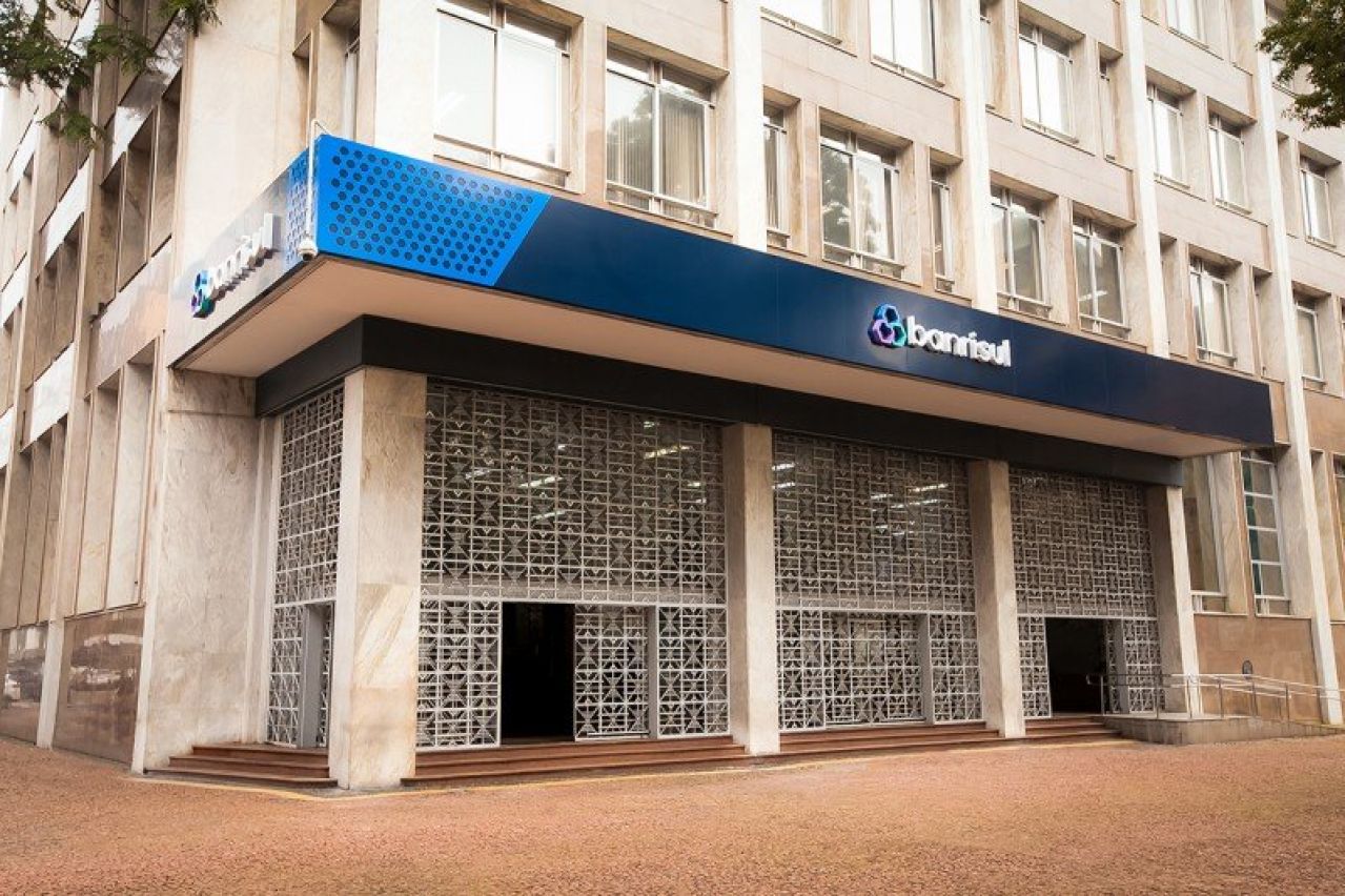 Banrisul abre seleção para mais de 900 vagas de estágio em 321 ...